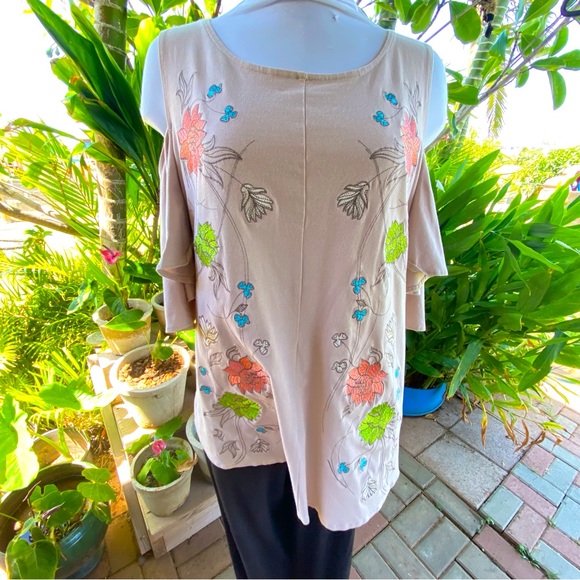 DG2 by Diane Gilman | Tops | Dg2 Beautiful Cold Shoulder Lotus ...